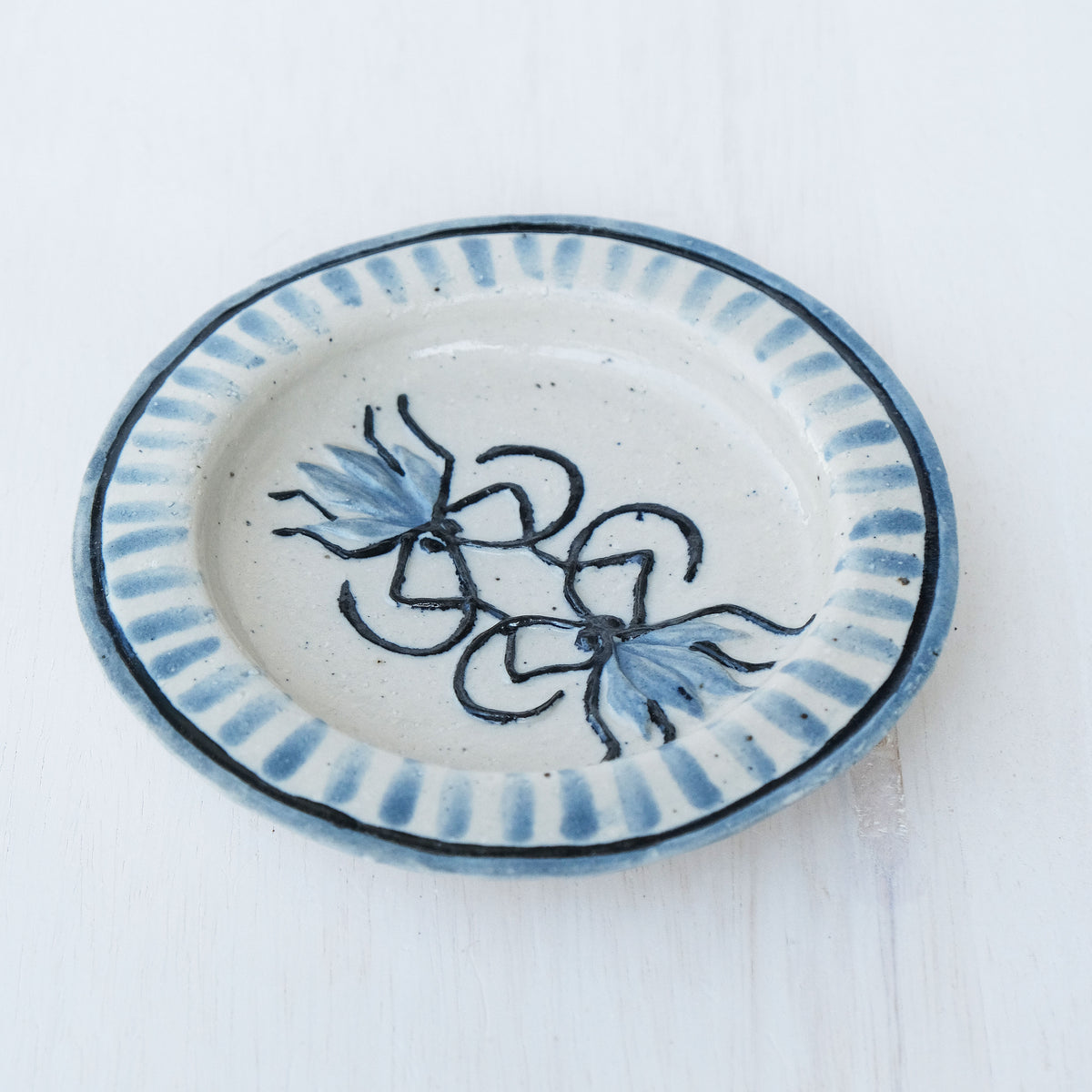 Lilly Bug Dish – Ocean Ridge Kiln